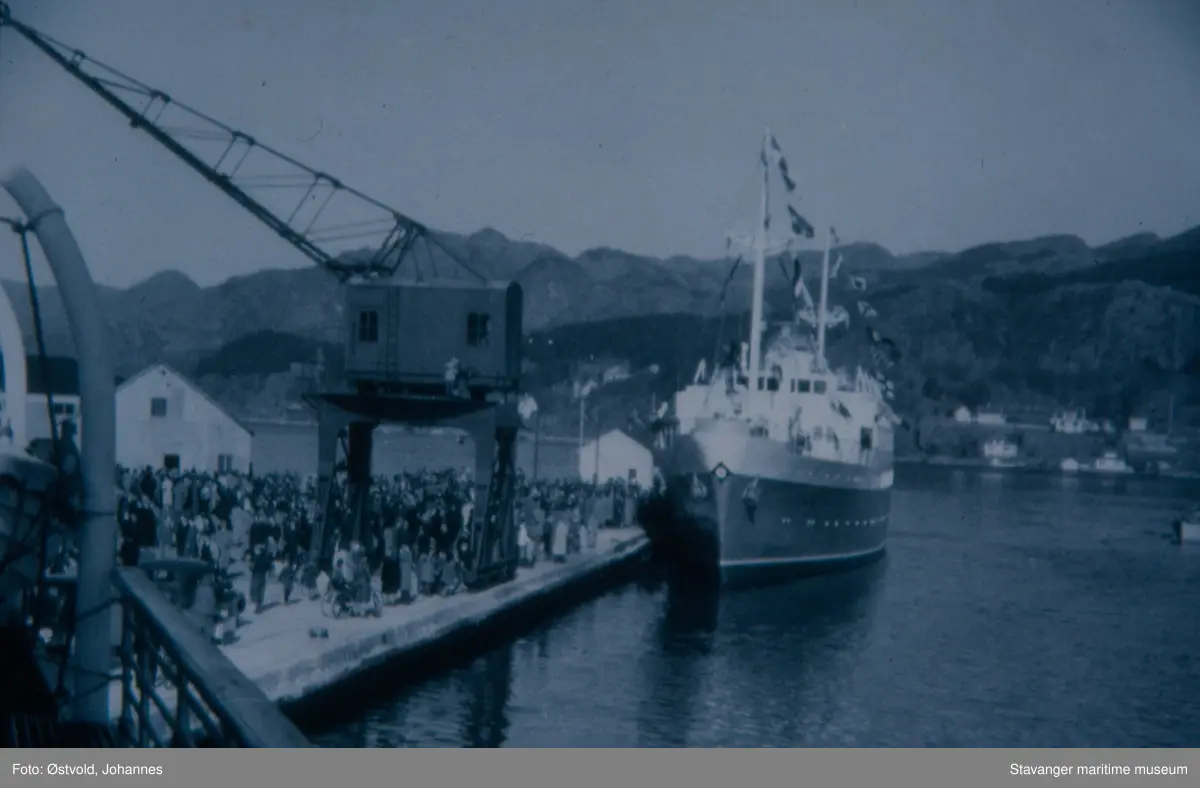 MS "Sandnes" ved ukjent kai, mars 1950. - Stavanger maritime museum ...