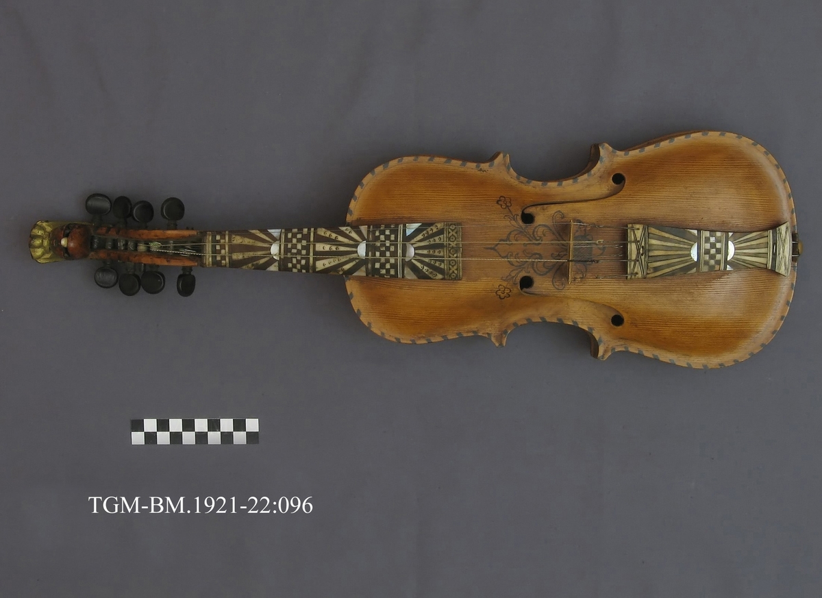 Hardingfele - Telemark Museum / DigitaltMuseum