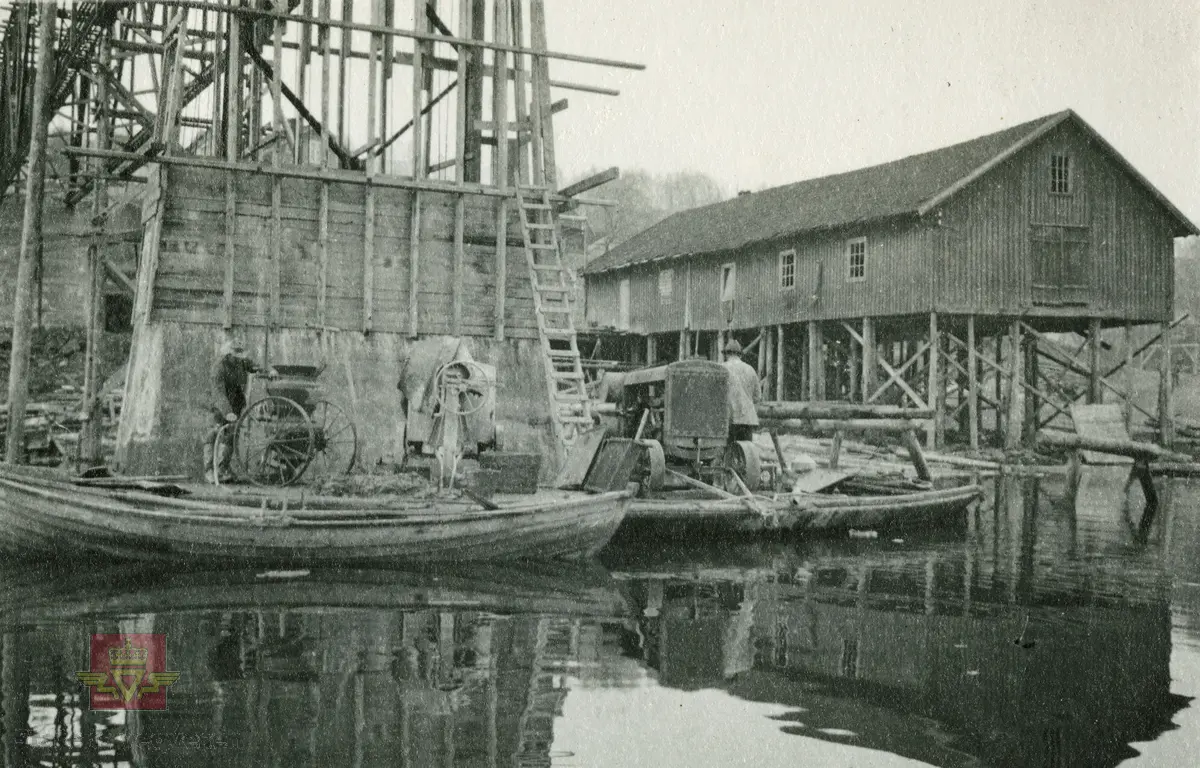 Vingnesbrua på Lillehammer under oppbygging i perioden 1930-1934 ...