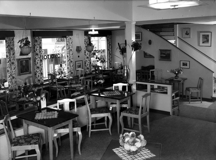 Café Loftet, interiör. - Örebro läns museum / DigitaltMuseum