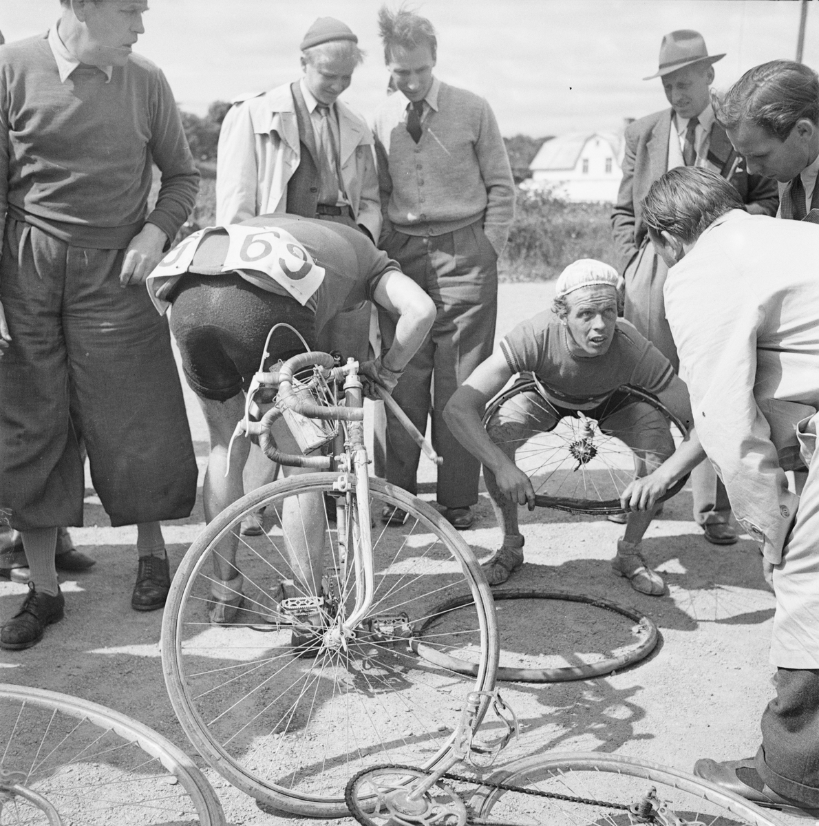 "Harry Snell blev mästare i dramatiskt 250 km.-lopp", Uppsala 1947 ...