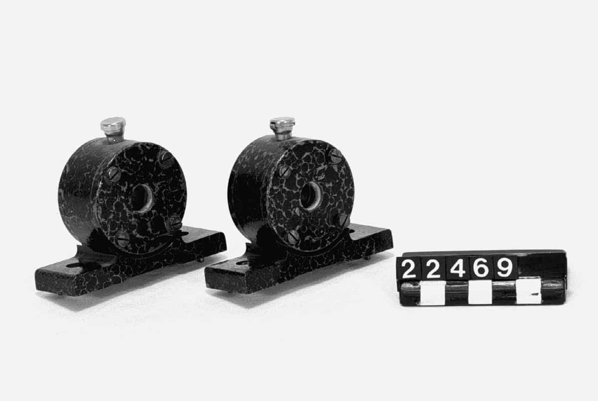 Lagerbock med kullager - Tekniska museet / DigitaltMuseum