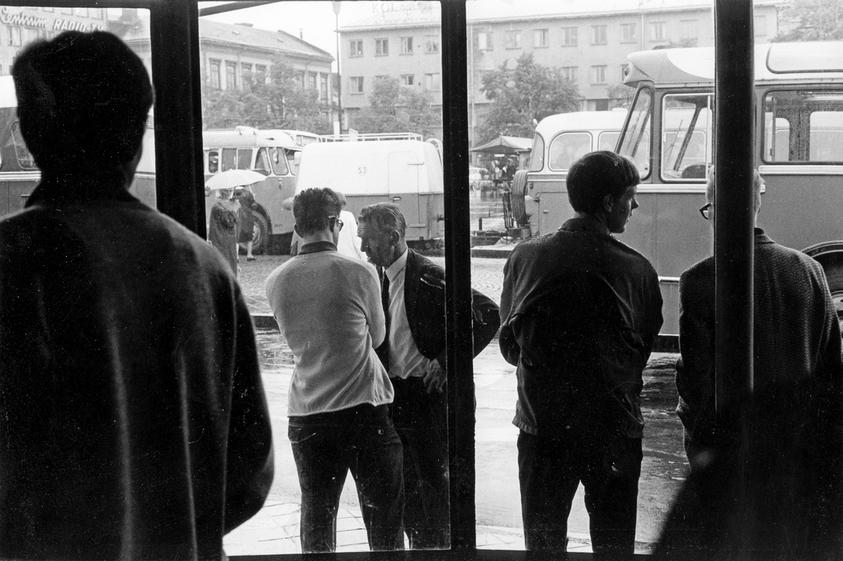 "Från Stortorget och dess rörlighet kring bussars ankomst och avgång ...