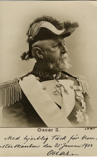 Foto av kung Oscar II (1829-1907), i amiralsuniform. Bröstbild ...