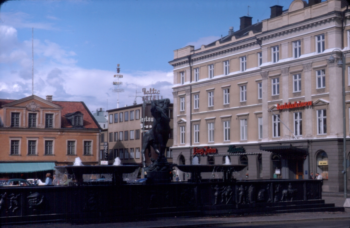 Folkungabrunnen med Folke Filbyter, skulpturen uppförd av Carl Milles ...