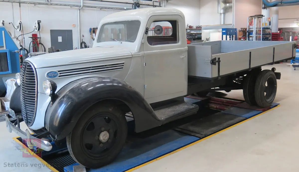 Lastebil - Norsk vegmuseum / DigitaltMuseum