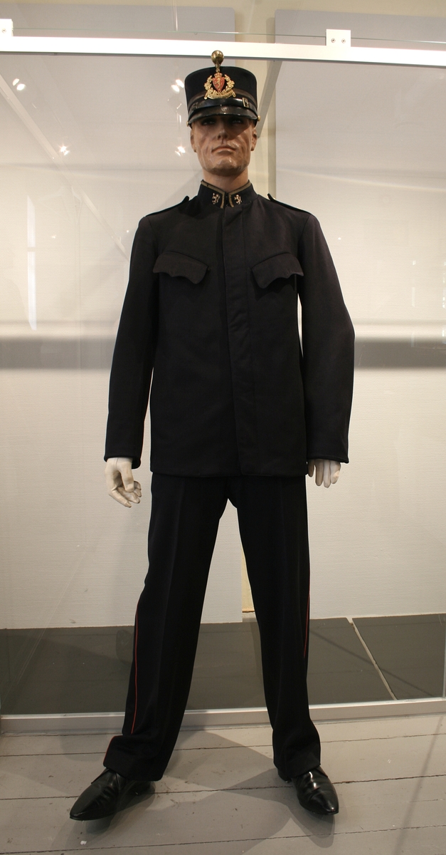 Politiuniform M/1907 - Justismuseet / DigitaltMuseum
