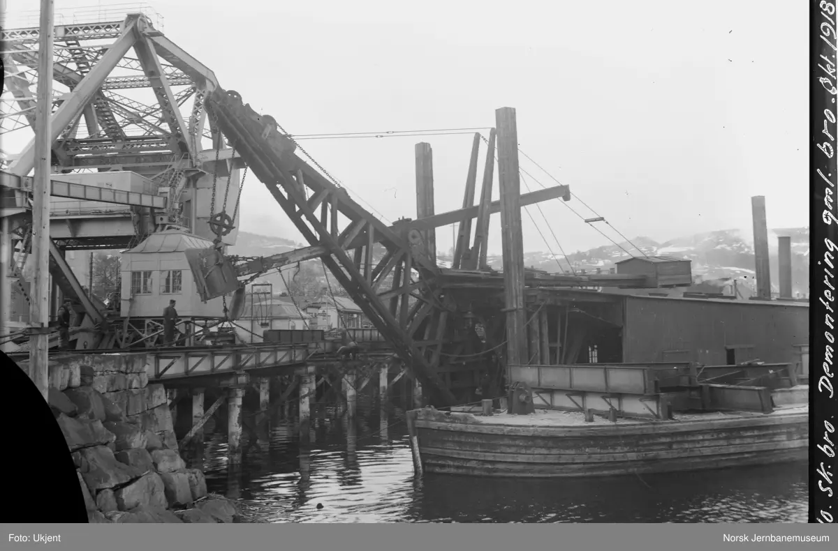 Skansen bru : demontering av gammel bro - Norsk Jernbanemuseum ...