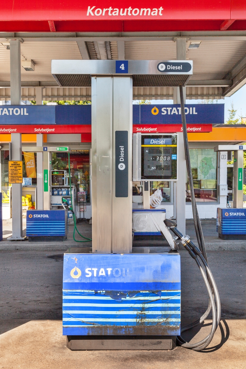 Statoil Hemnes. Bensinpumpe diesel. - Museene i Akershus / DigitaltMuseum