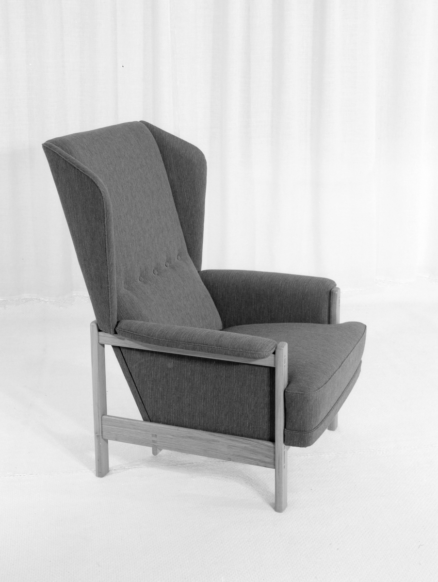 Lenestol/ ørelappstol. - Møbelmuseet / DigitaltMuseum