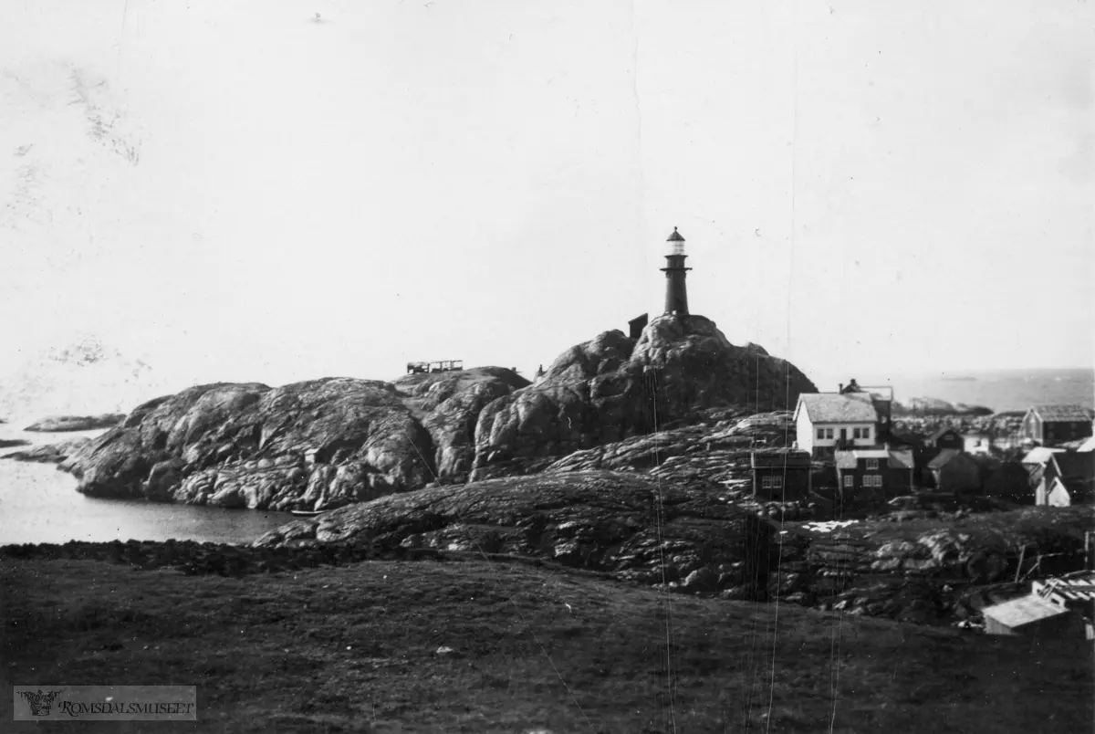 Ona fyr. - Romsdalsmuseet / DigitaltMuseum