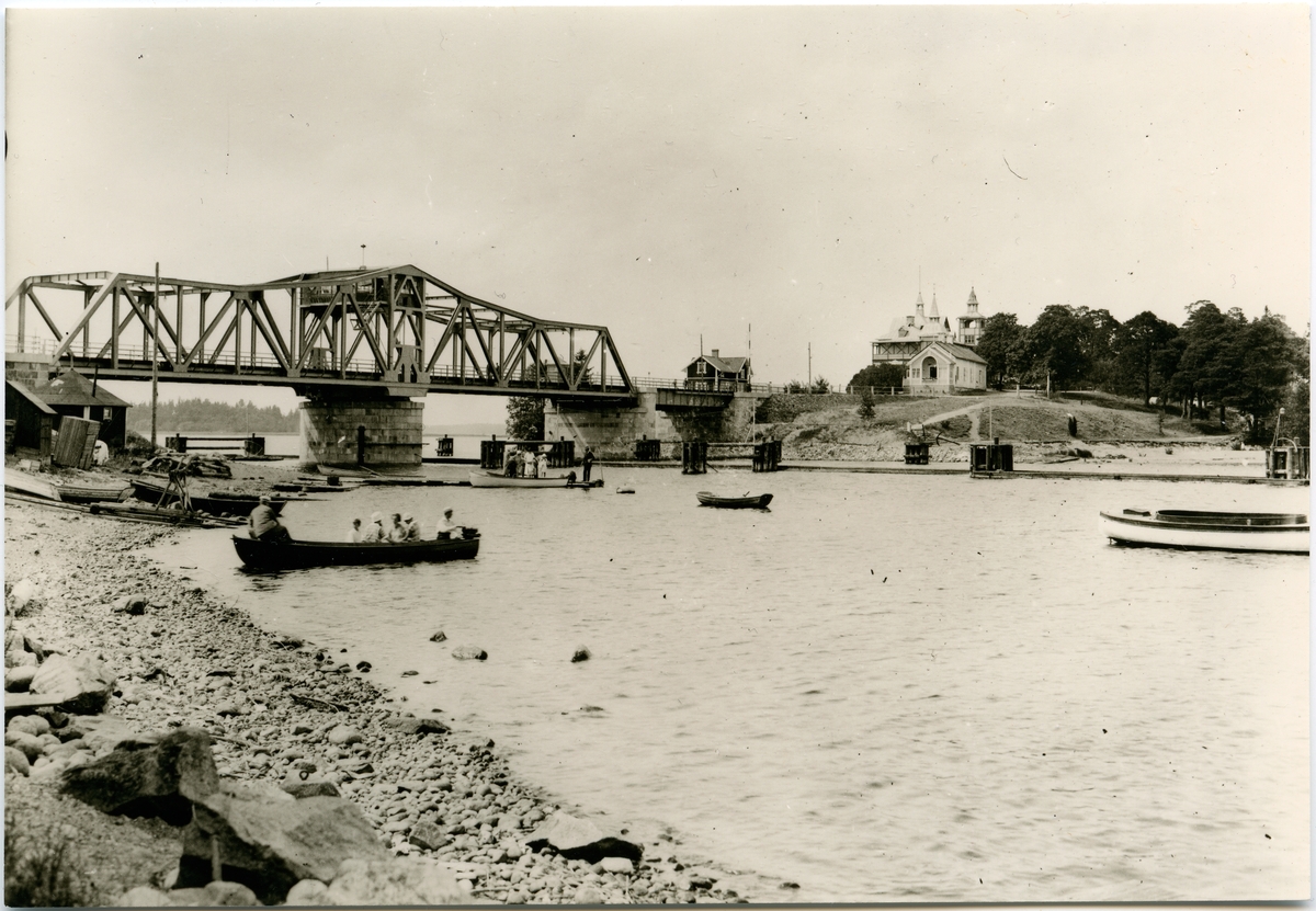 Kvicksund järnvägsstation. Järnvägsbron. - Järnvägsmuseet / DigitaltMuseum
