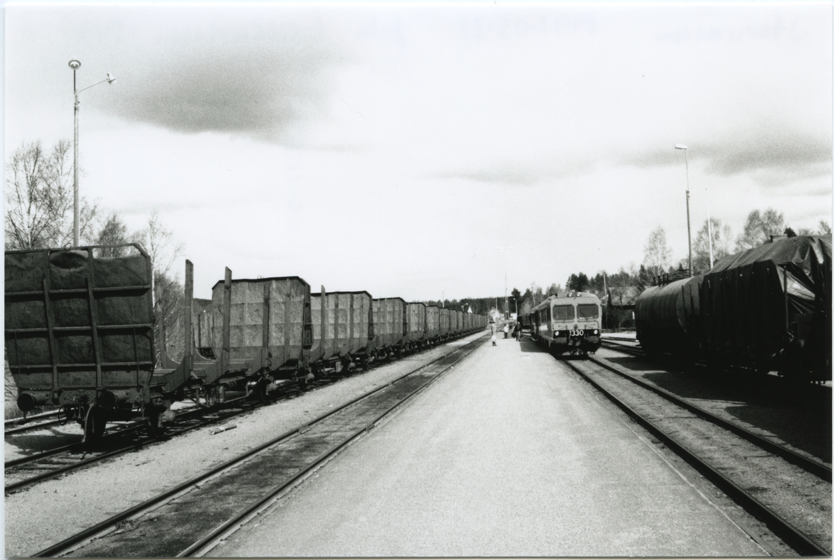 Motorvagn Statens Järnvägar, SJ Y1 1330 på Storumans stationsområde ...