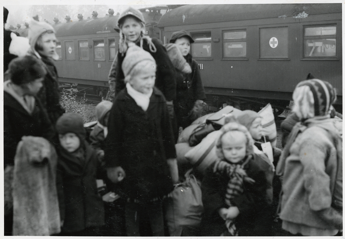 Finska flyktingar i Haparanda, hösten 1944. - Järnvägsmuseet ... Finska flyktingar i Haparanda, hösten 1944. - Järnvägsmuseet ...