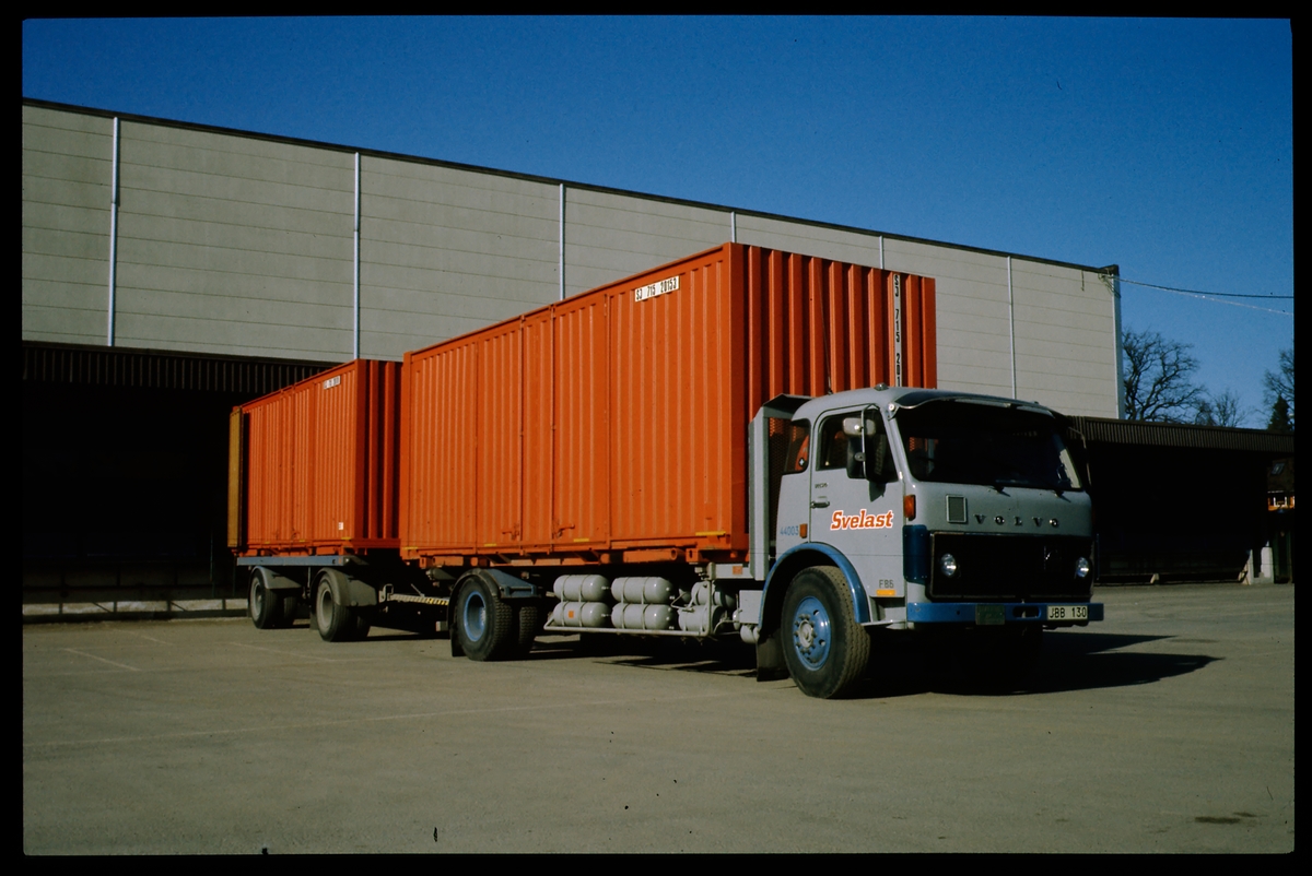 Statens Järnvägar SJ Svelast lastbil med container. - Järnvägsmuseet ...