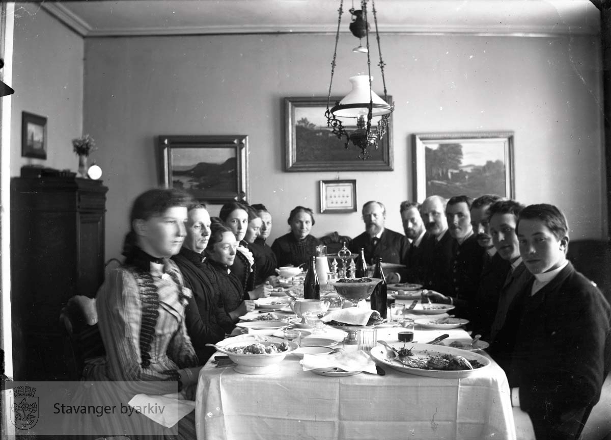 Fiskemiddag hos Wilhelm Eckhoff - Stavanger byarkiv / DigitaltMuseum