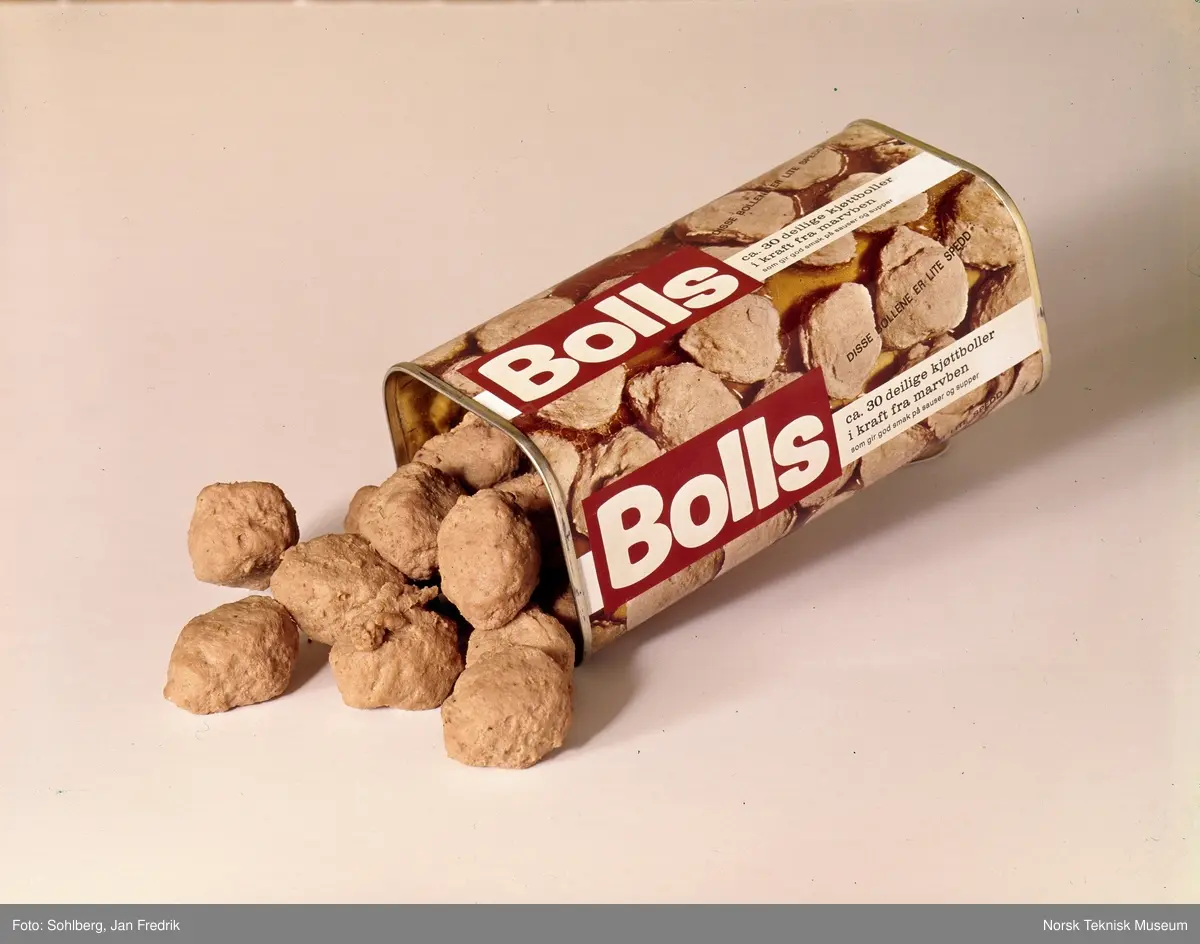Reklamebilde for kjøttboller av typen Bolls. Hermetisk norsk bondekost ...