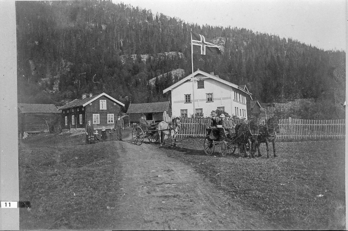 Skysstasjon ved søndre Kopseng. Kristoffer Kopseng med kona Marte (f ...