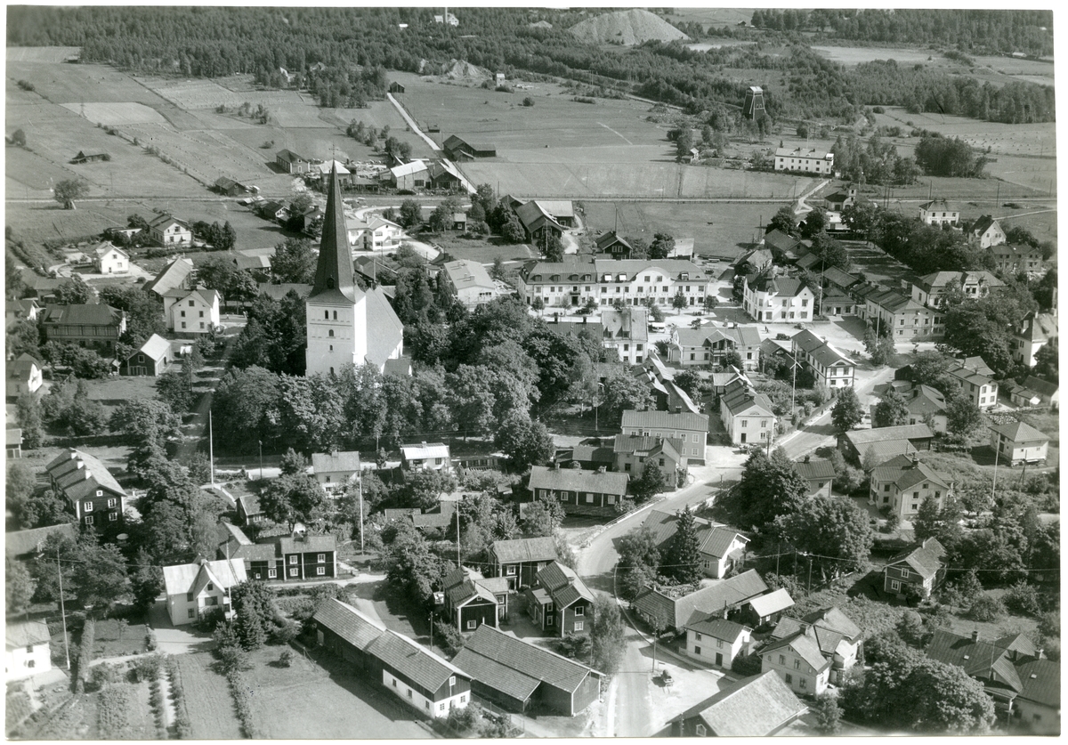 Norberg sn, Norberg. Flygfoto över Norberg, med kyrkan. 1932 ...