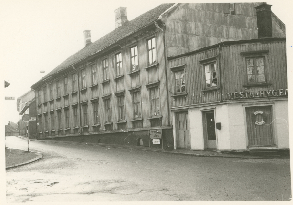 Storgata (6 bilder, diverse motiver) - Mossebibliotekene / DigitaltMuseum