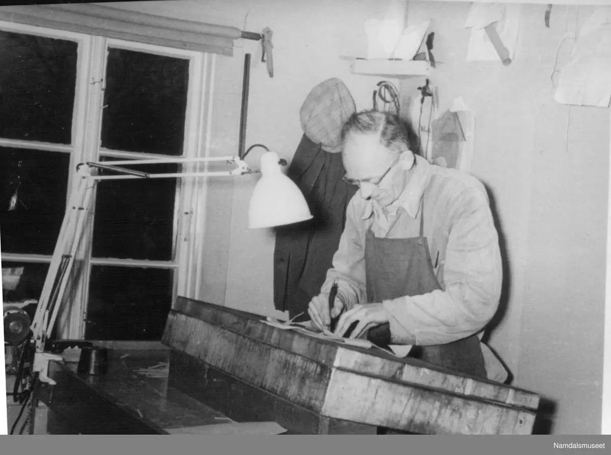 Bilde fra Julius Johnsens skofabrikk - Namdalsmuseet / DigitaltMuseum