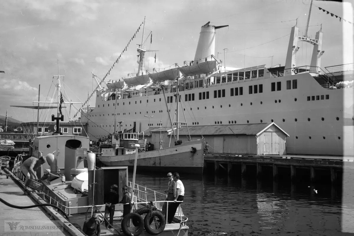 "juli 1970"..MS Renaissance was a 1966 built cruise liner. She was ...