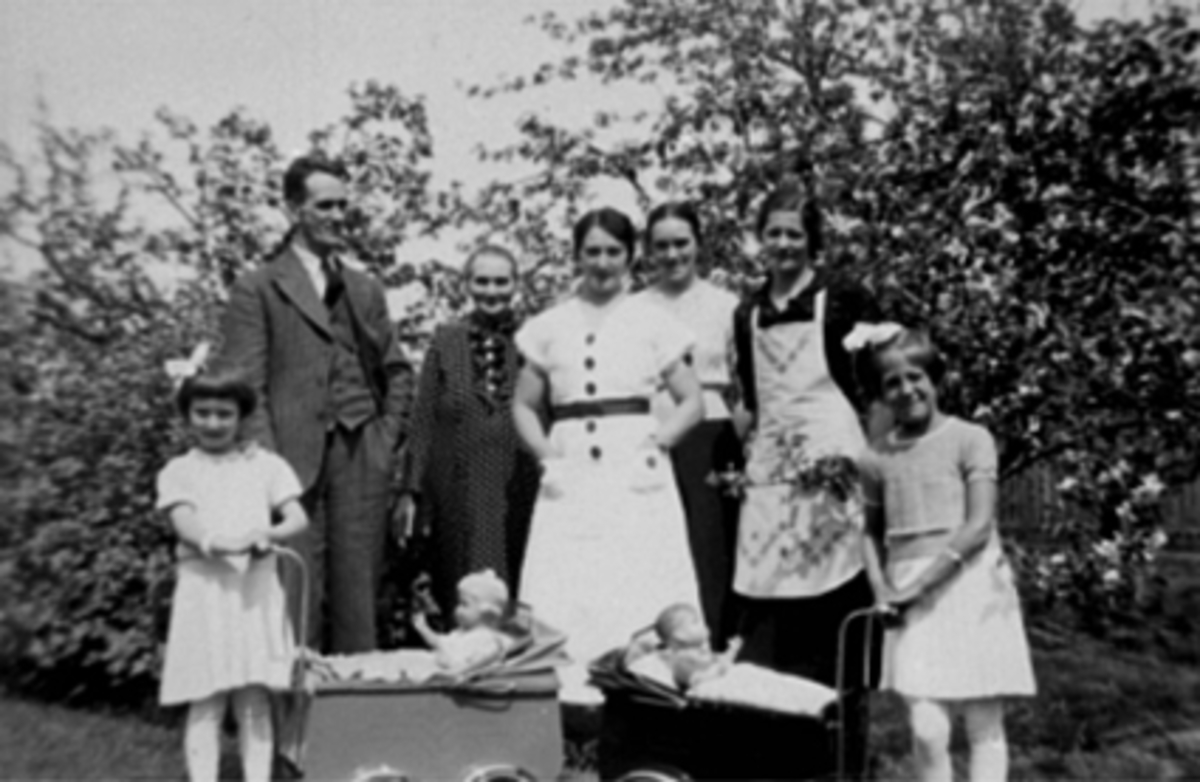 GRUPPE 7, DUKKEVOGN, FRA VENSTRE: EVA KRISTIANSEN, MICHAEL HAGEN, INGER ...