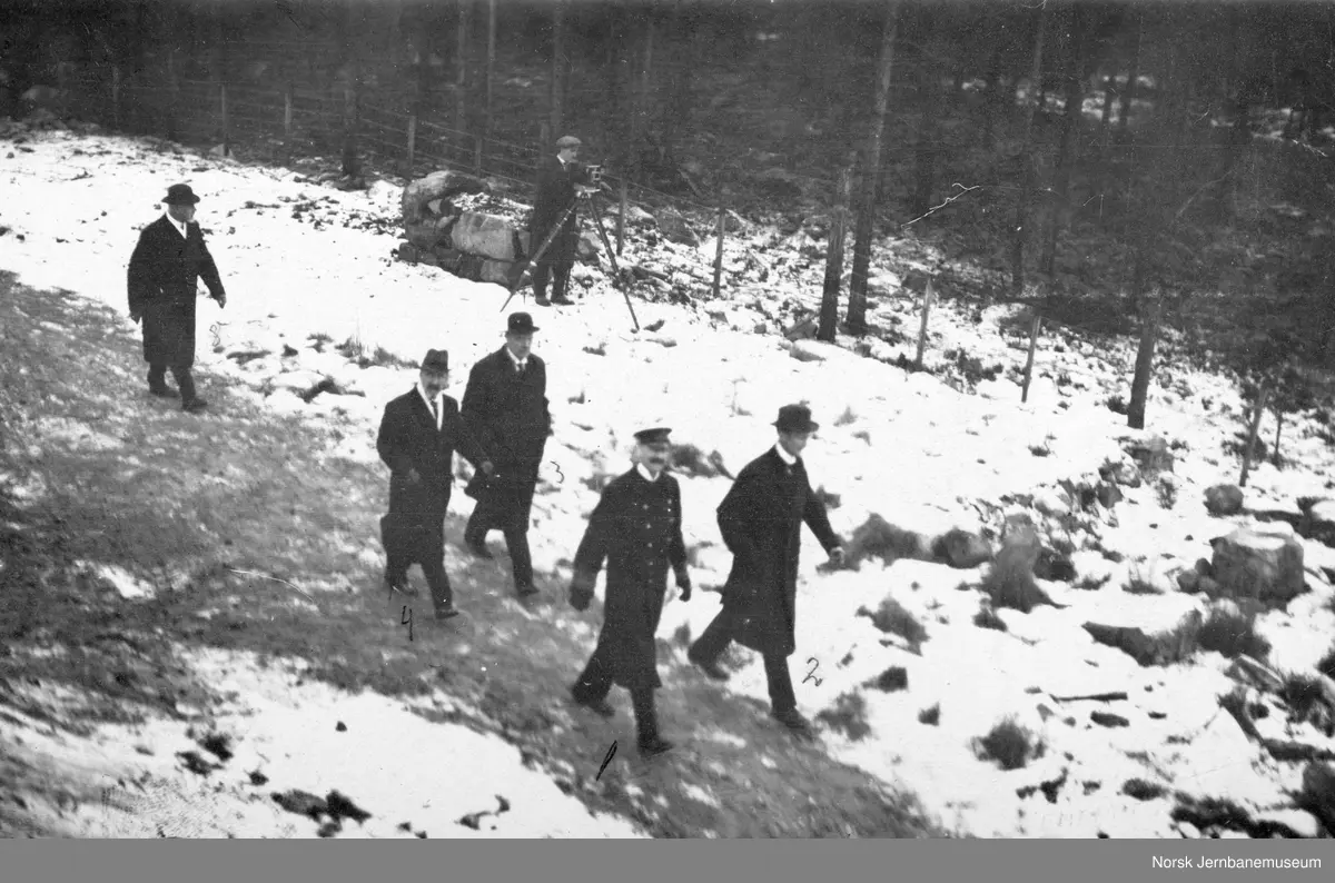 Raumabanens åpning : kongen med følge, muligens ved Kylling bru - Norsk ...
