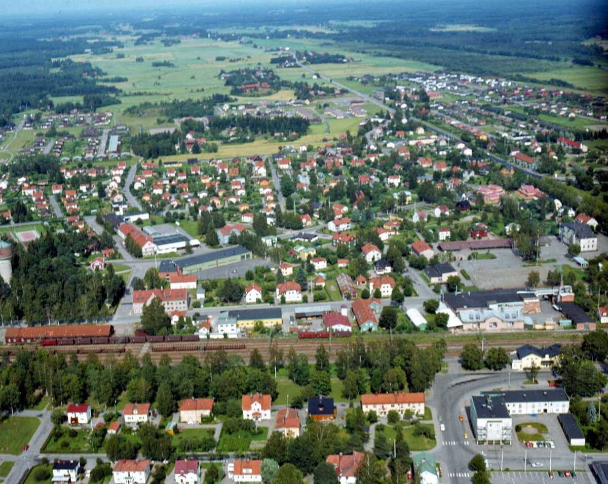 Flygfoto över Tierp, Uppland 1981 - Upplandsmuseet / DigitaltMuseum