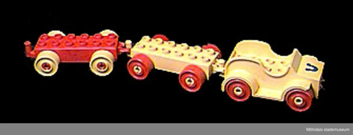 Leksaksbil med släp - Mölndals stadsmuseum / DigitaltMuseum