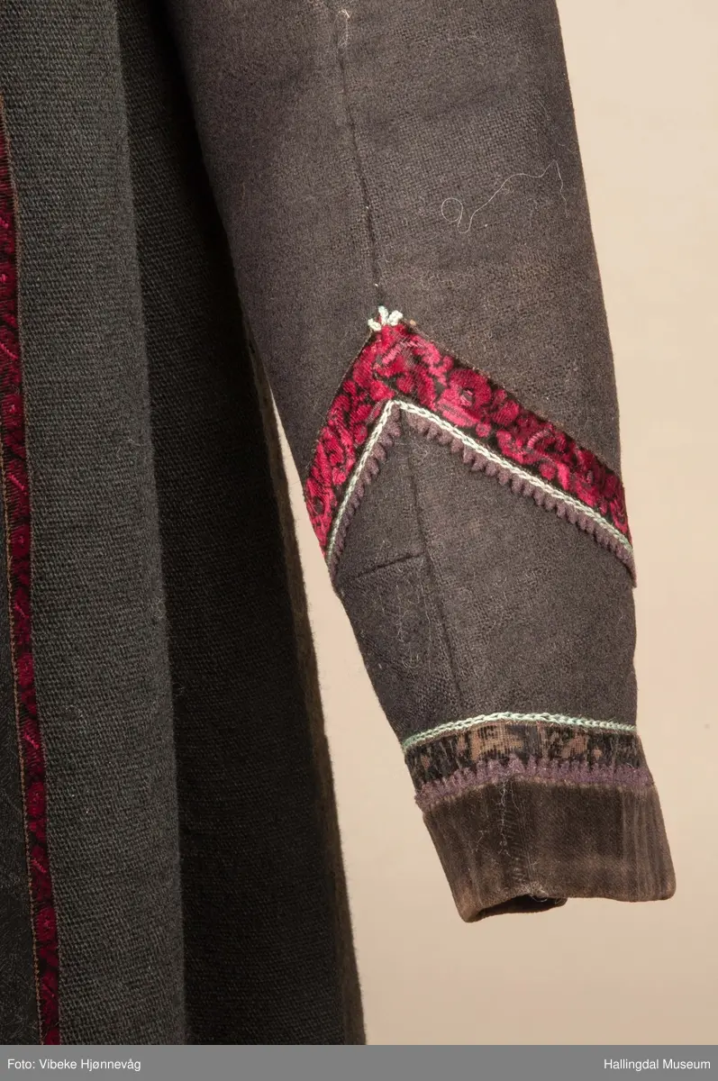 Bunad - Hallingdal Museum / DigitaltMuseum