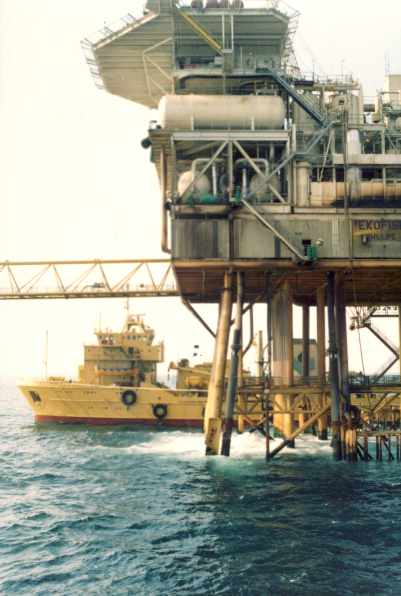 DSV. Seaway Falcon på Ekofisk i 1975. ( DSV = diving support vessel ...