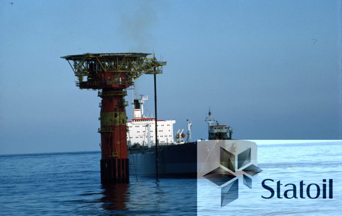 Et tankskip eller en såkalt bøyelaster laster olje ved lastebøyen som ligger ved Statfjord C ...