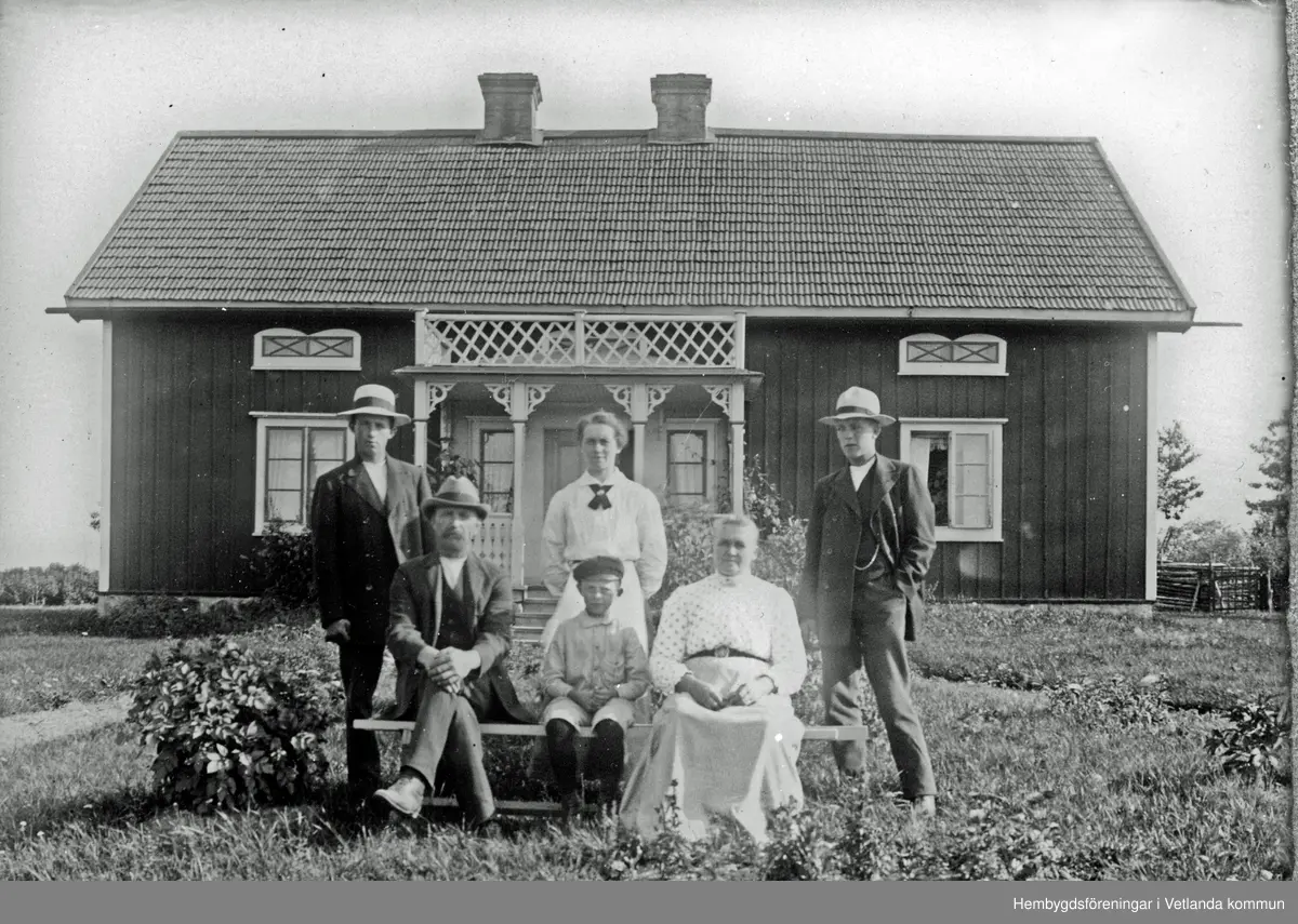Karl Fredriksson med familj, Hässle. - Hembygdsföreningar i Vetlanda ...