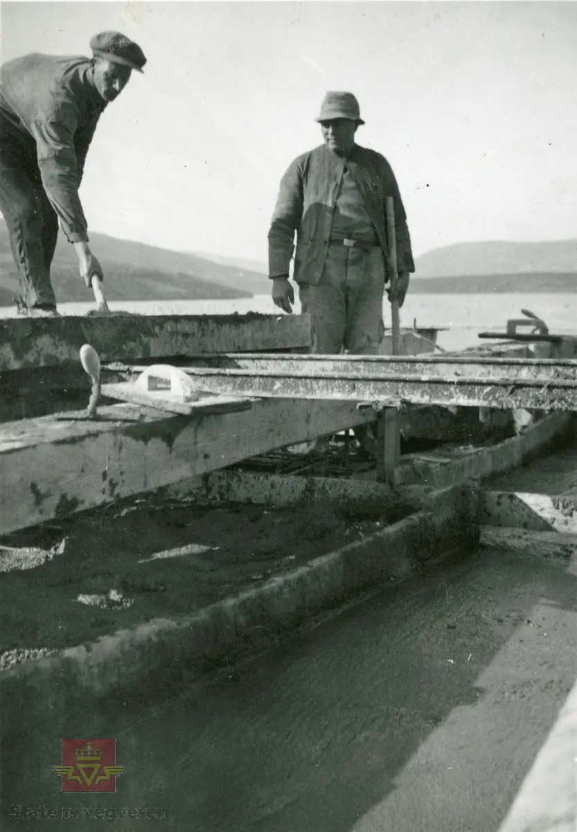 Vingnesbrua på Lillehammer under oppbygging i perioden 1930-1934 ...