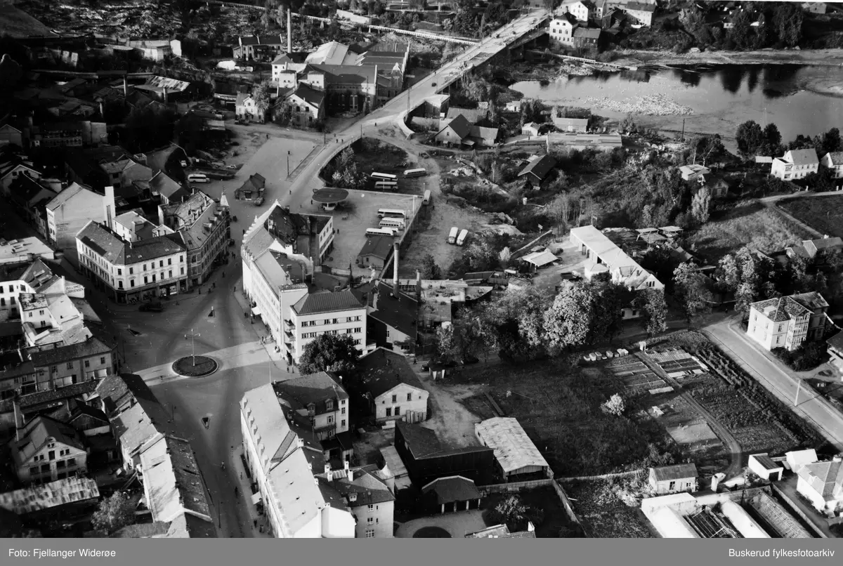 1951 S. Torg, Fossveien, Hønefossen, Hønefoss bru, Kongensgate ...
