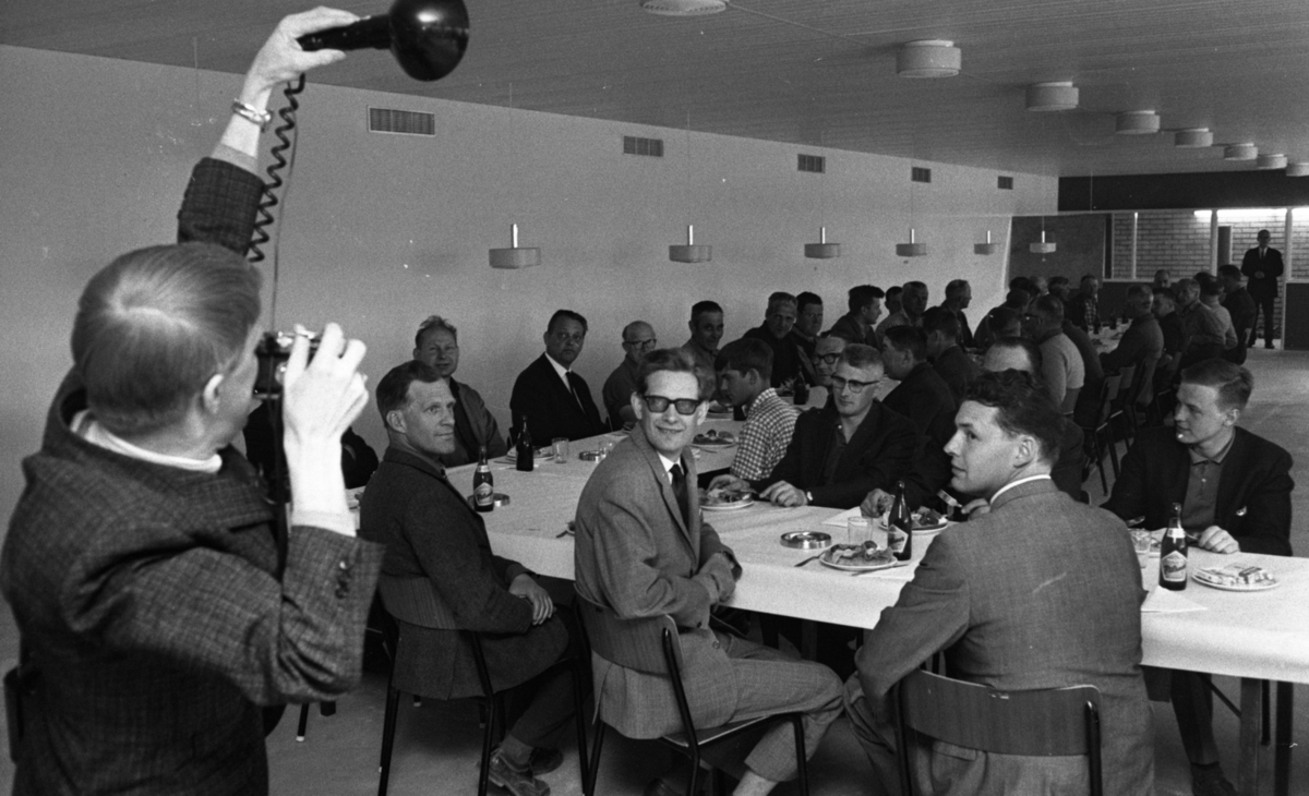 Taklagsfest på Sund Emba 26 maj 1966 - Örebro läns museum / DigitaltMuseum