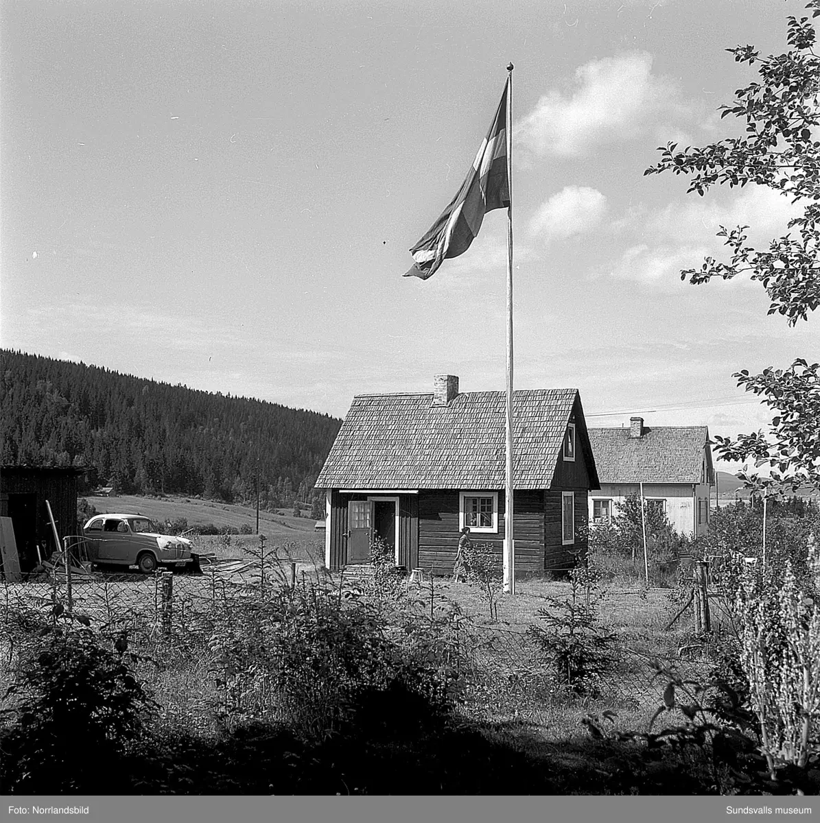 Exteriörbilder från Matfors pappersbruk. Fabriken, herrgården med flera ...