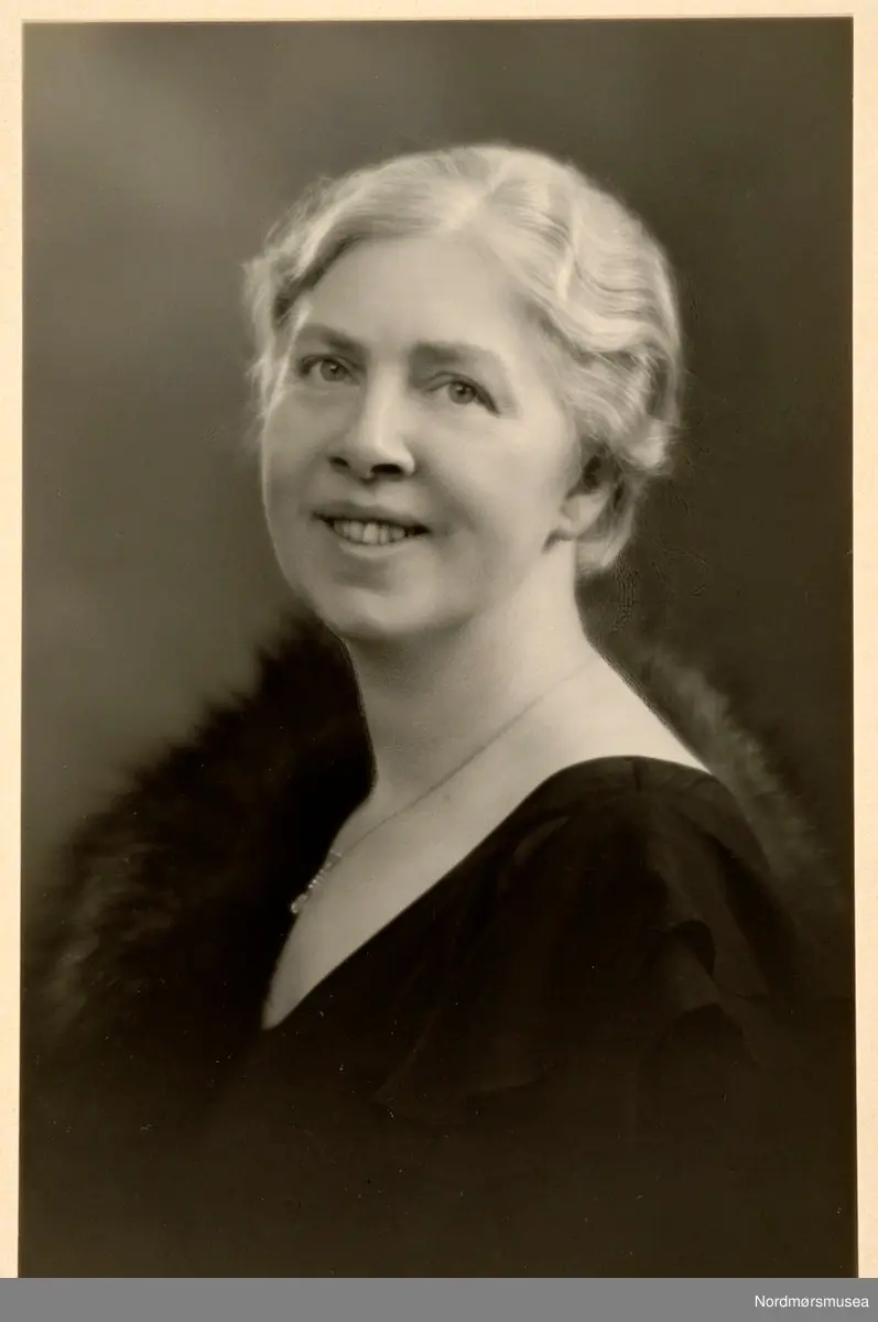 Dette er Elisa (egtlg. Jensine Elisa) Martens f. Werring (1882-1959 ...
