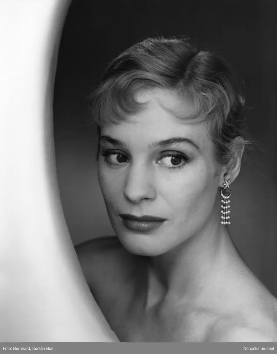 Porträtt av skådespelerskan Ingrid Thulin (1926–2004) - Nordiska museet / DigitaltMuseum