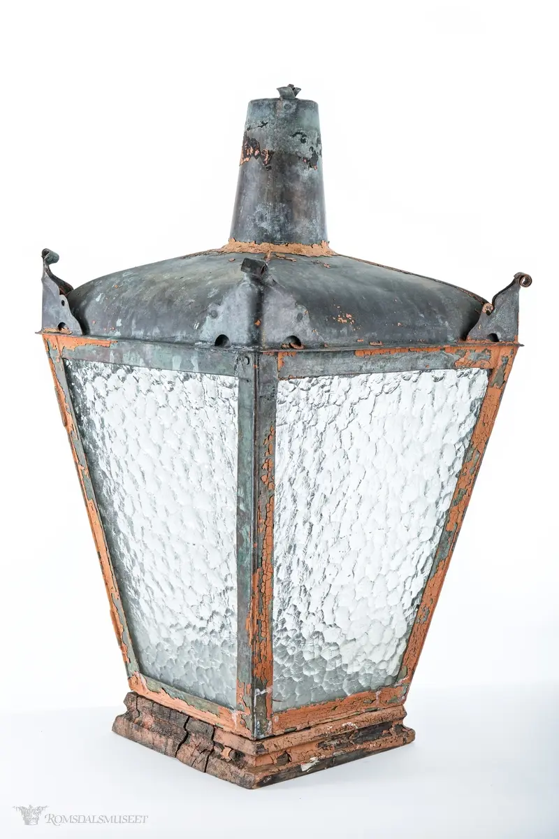Gatelykt - Romsdalsmuseet / DigitaltMuseum