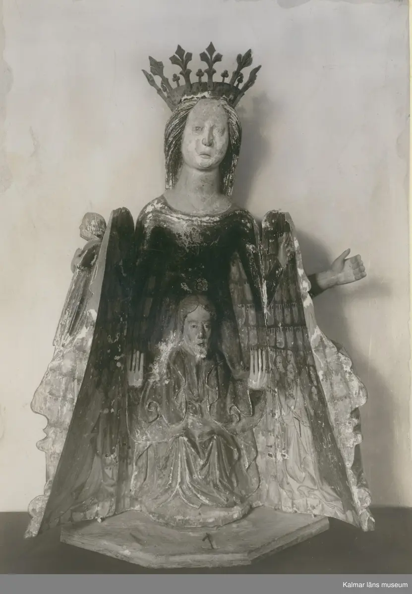 Madonna."Vierge ouvrante" med välbevarade målningar på insidan av ...