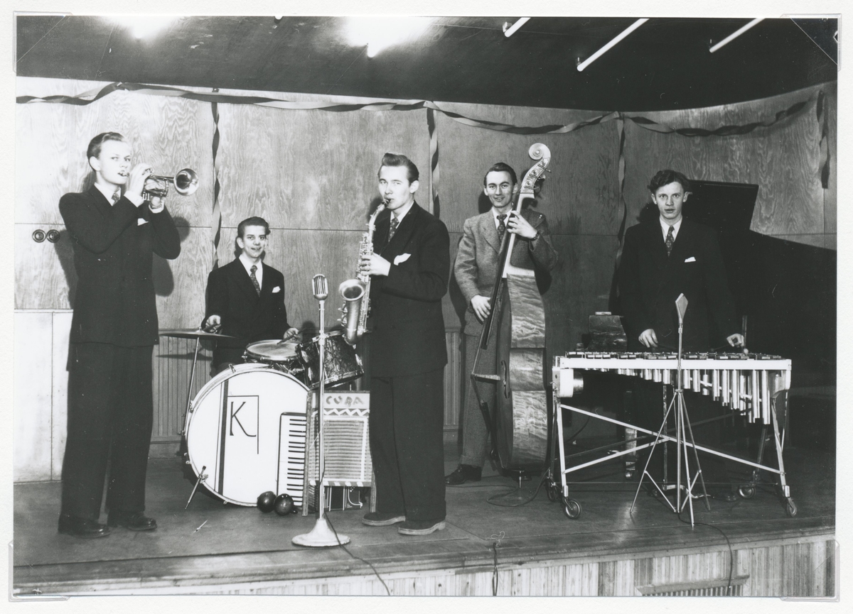 King Kellers orkester. Från vänster: Dan-Åke Olwéus - trumpet, Karl ...