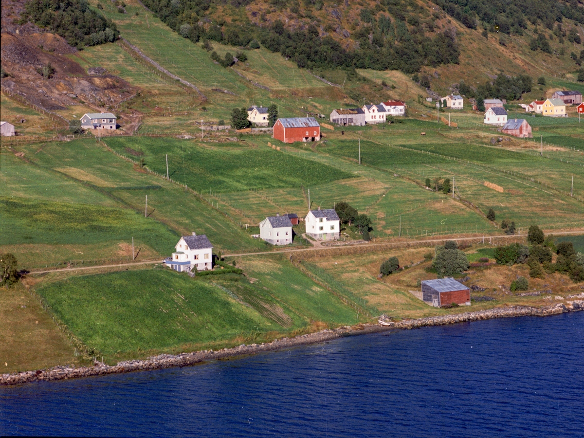 Flyfoto fra Kvæfjord. - Sør-Troms Museum / DigitaltMuseum