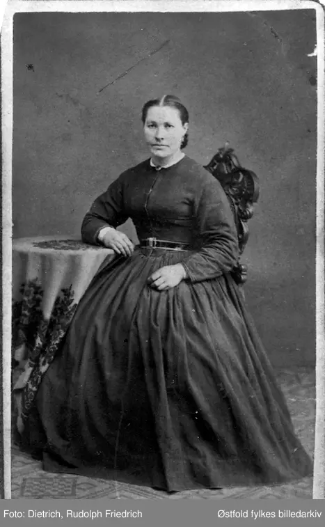 Portrett av Marthe Nilsdatter Komperød, F.1842 på gården Komperød i ...