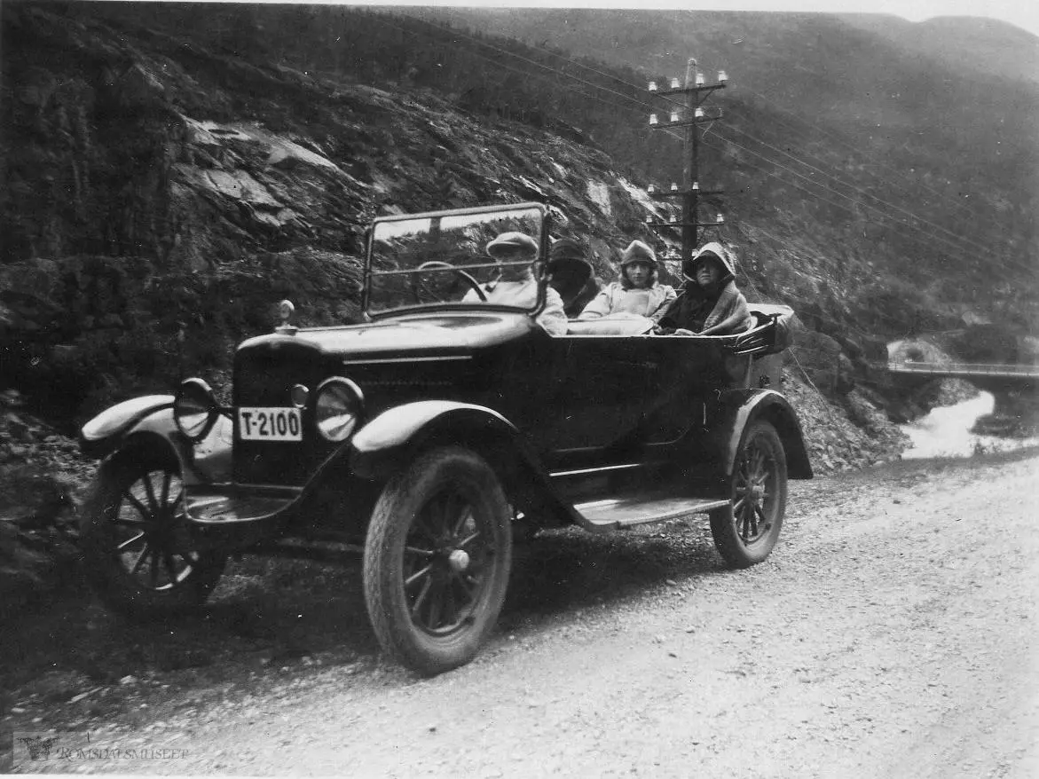 Bilen er ein Overland 1920-1925 Mogleg 4sylindra 1925 Rosten vegbru før ...