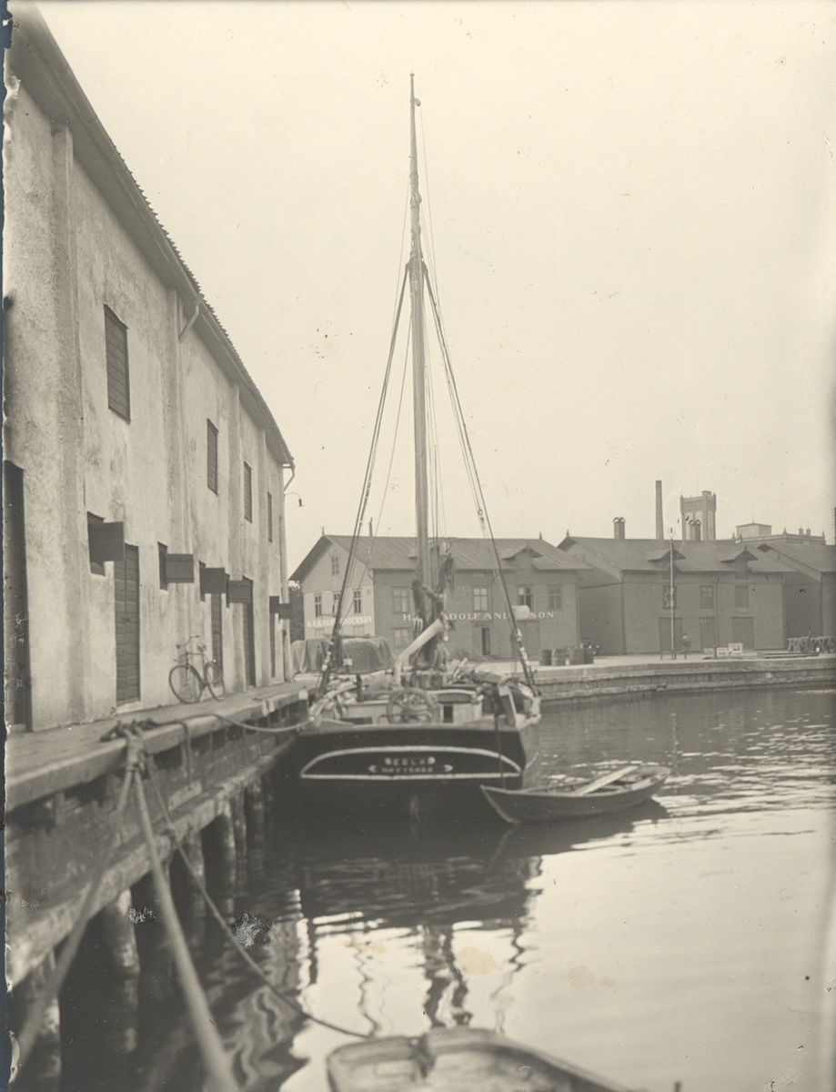 Edla av Hästenäs i Kalmar hamn. En slup. Ej upptagen i skeppslistan ...