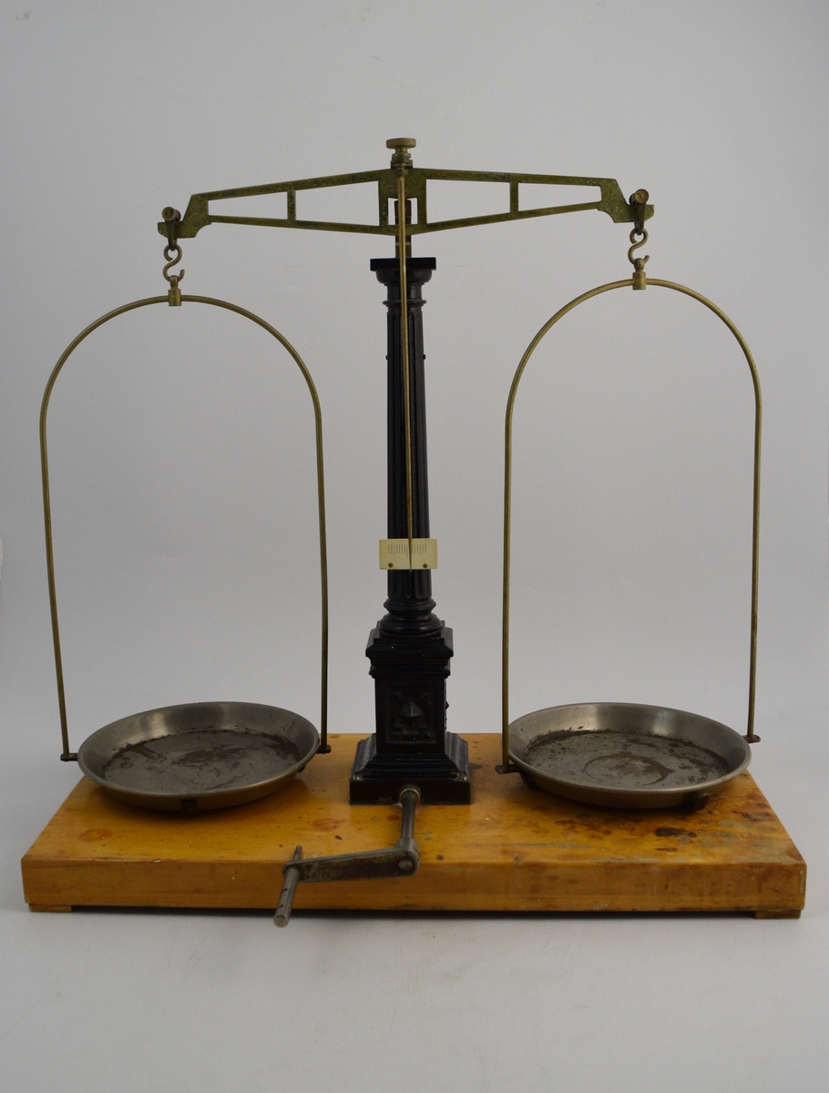 Vekt - Vest-Agder-museet / DigitaltMuseum