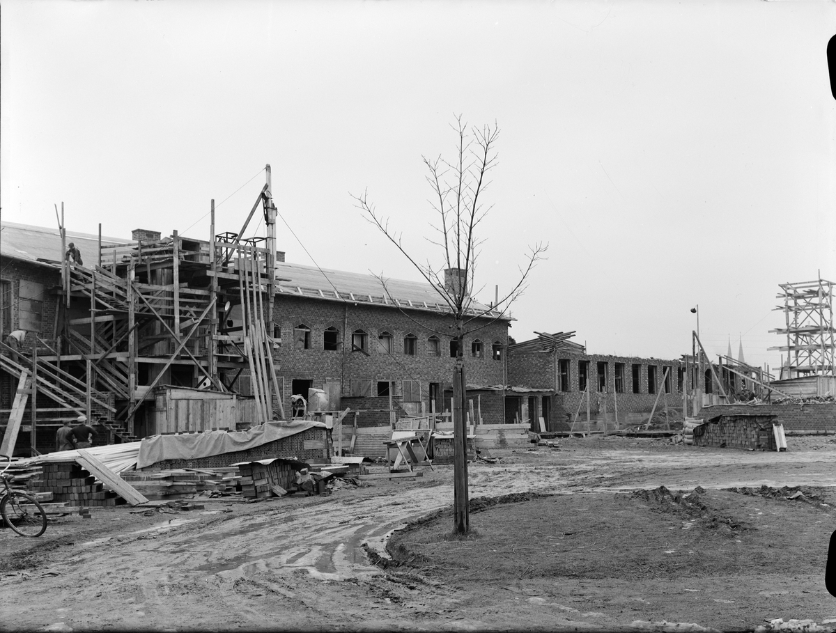 "Bergaskolan redan delvis under tak", Uppsala 1949 - Upplandsmuseet ...
