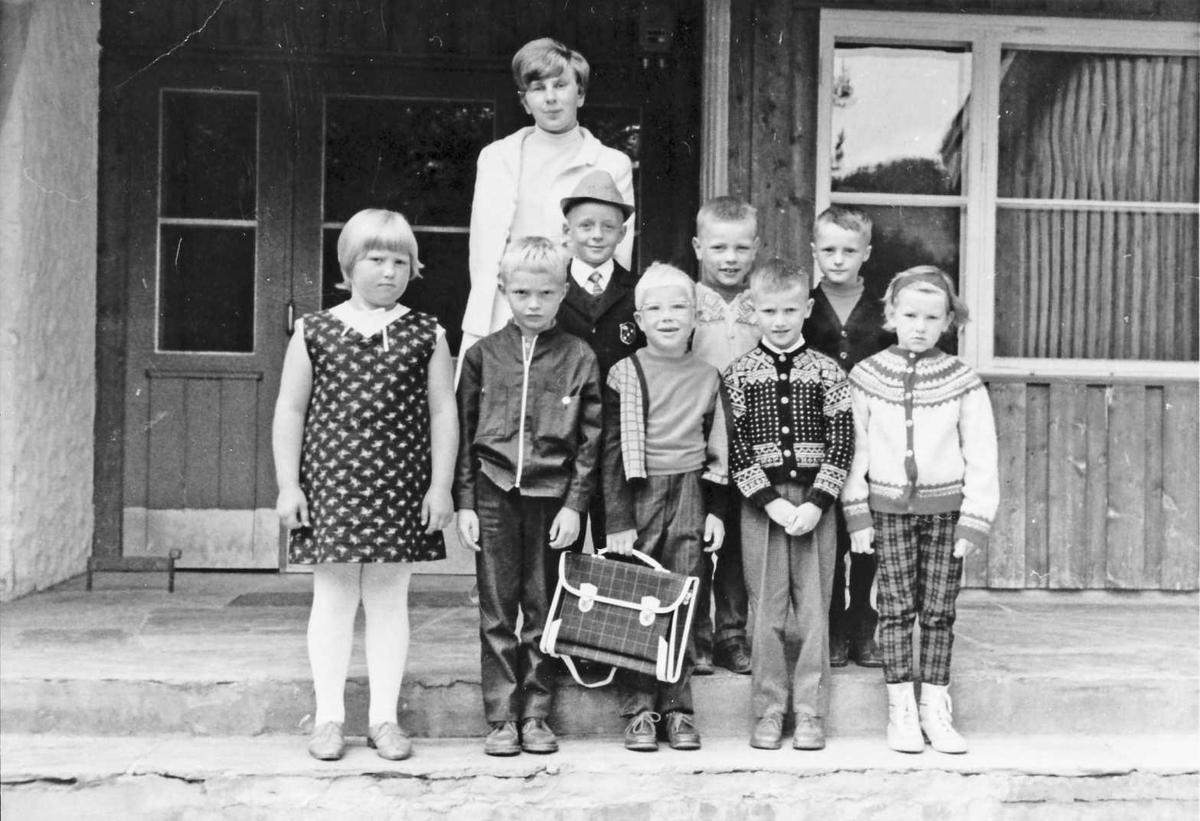 Skoleklasse ved Dalsbygda skole. - Anno Musea i Nord-Østerdalen ... Skoleklasse ved Dalsbygda skole. - Anno Musea i Nord-Østerdalen ...